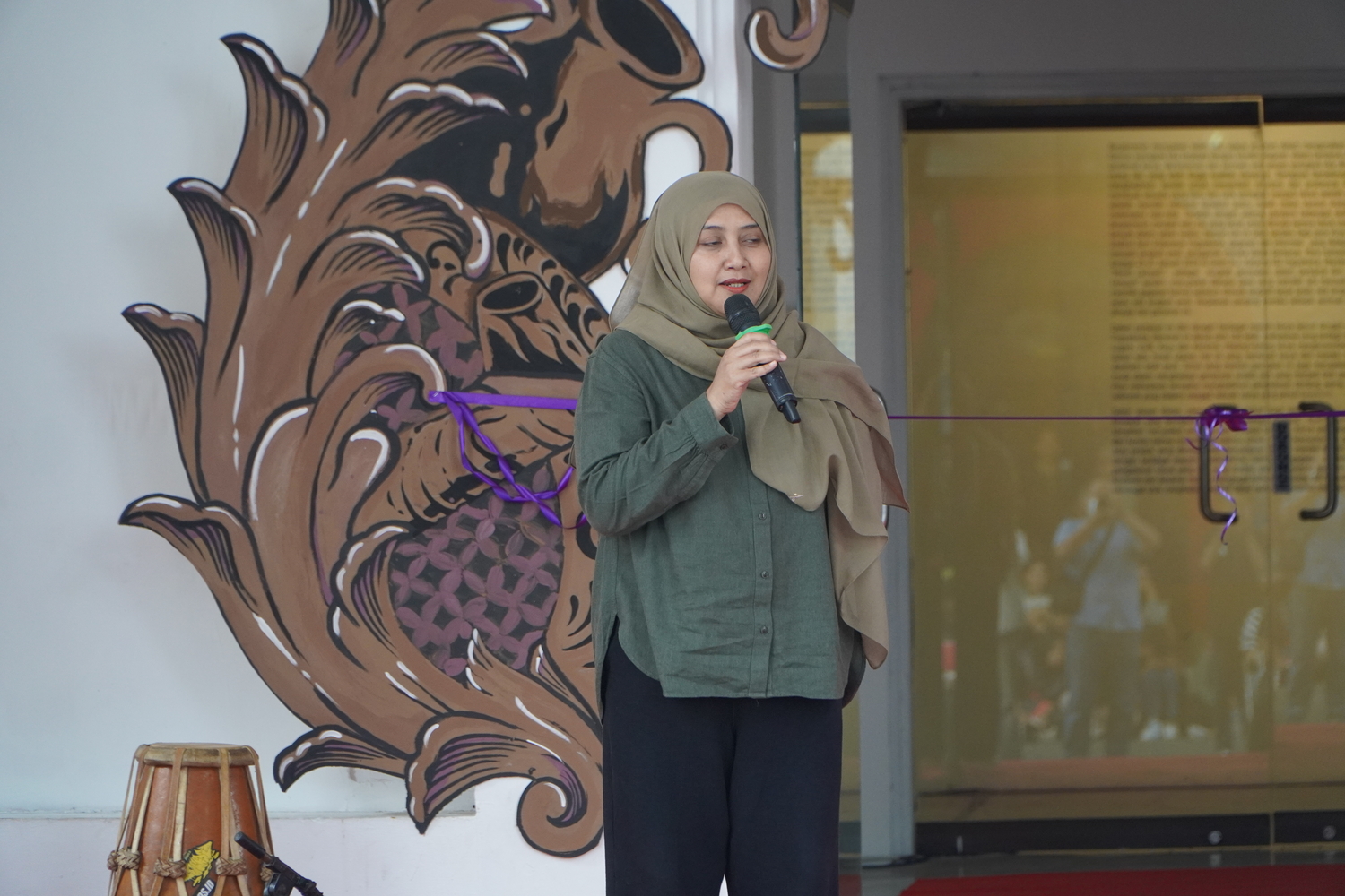 Mahasiswa Program Studi S1 Kriya dan D4 Desain Mode Kriya Batik Gelar ...