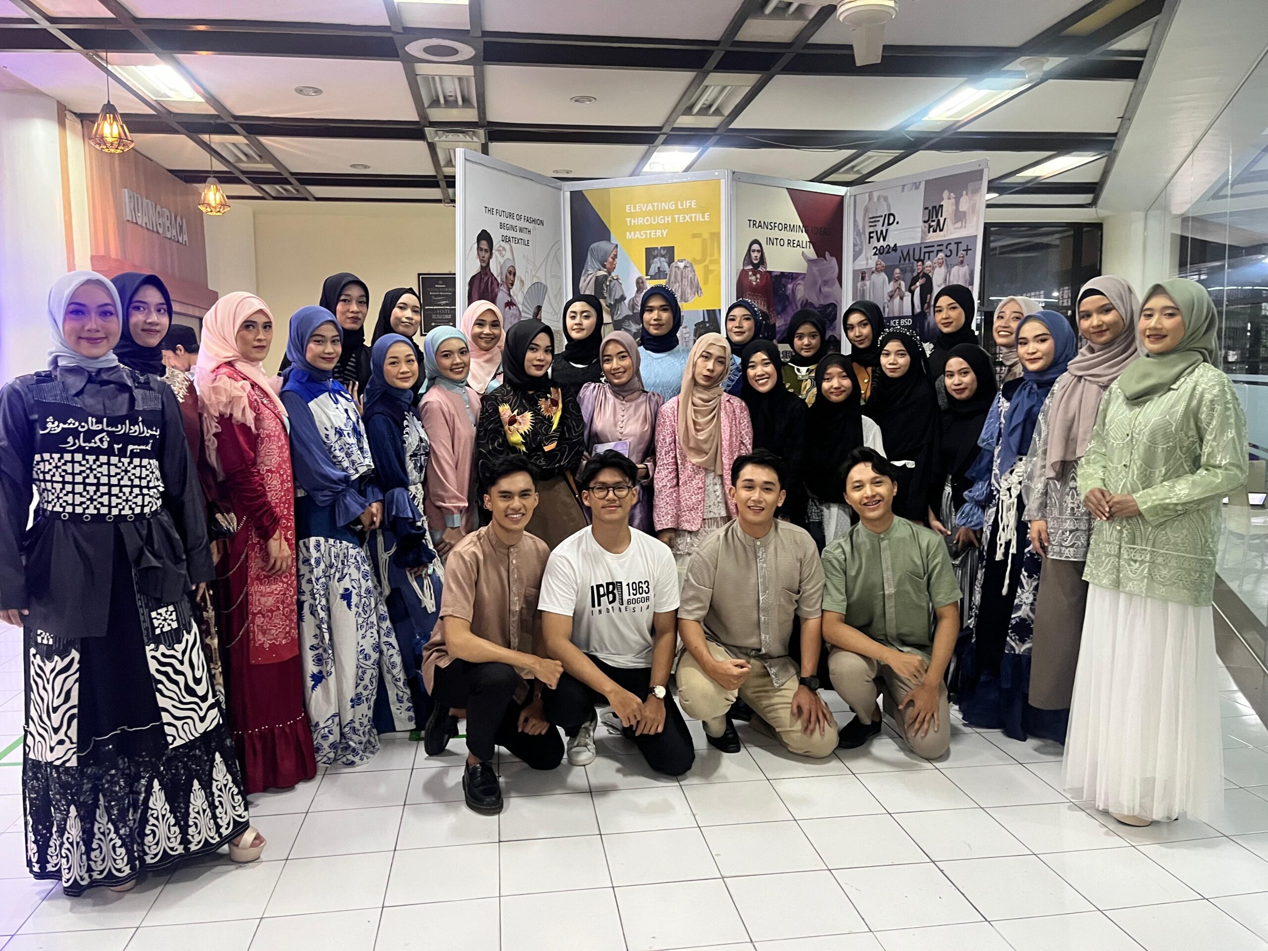Mahasiswa Prodi Desain Mode Kriya Batik Tampilkan Karya di Campus ...