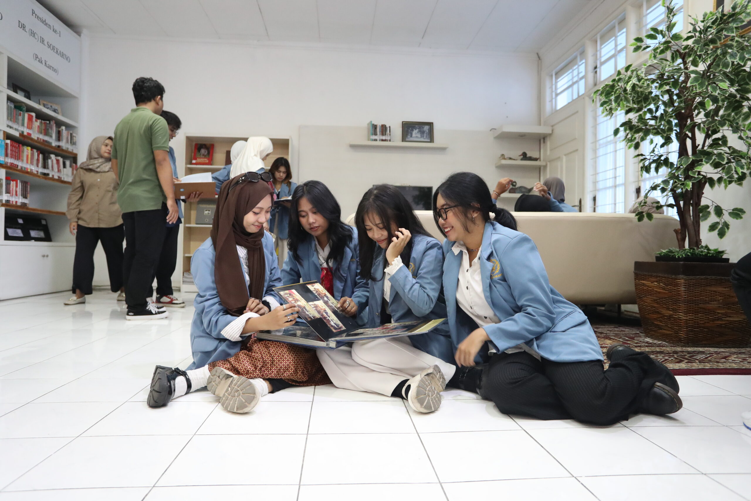 Mahasiswa Desain Media FSRD ISI Yogyakarta Kunjungi Istana Kepresidenan Yogyakarta – ISI Jogja ...