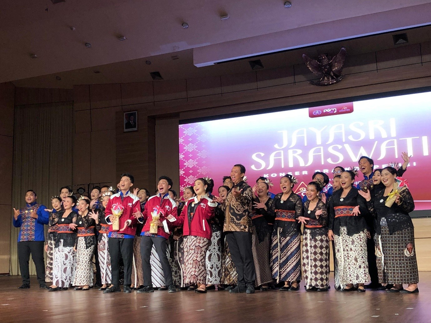 Vocalista Harmonic Choir Gelar Konser Pra Kompetisi Jayasri Saraswati ...