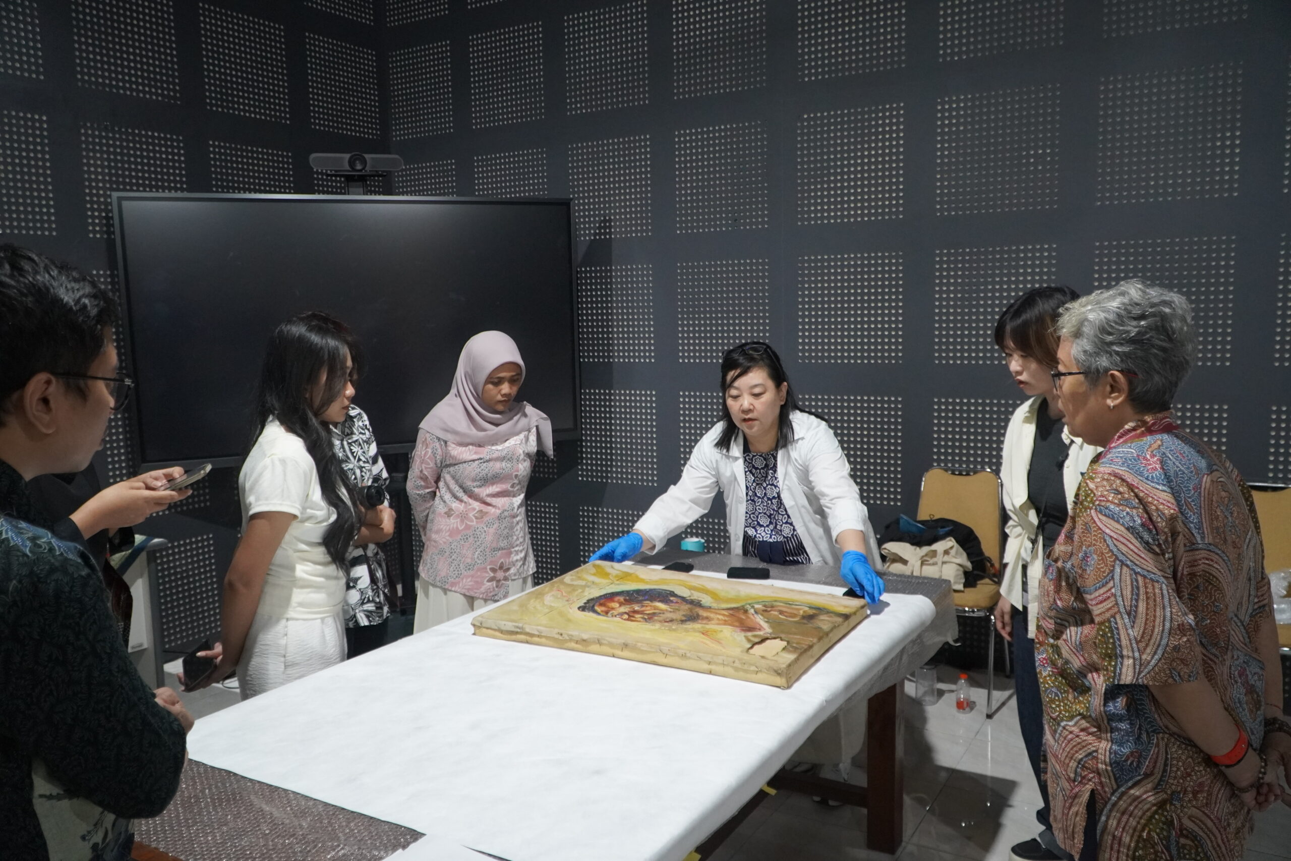 FSRD ISI Yogyakarta dan Cheng Shui University, Taiwan Gelar Workshop Restorasi Lukisan Cat ...